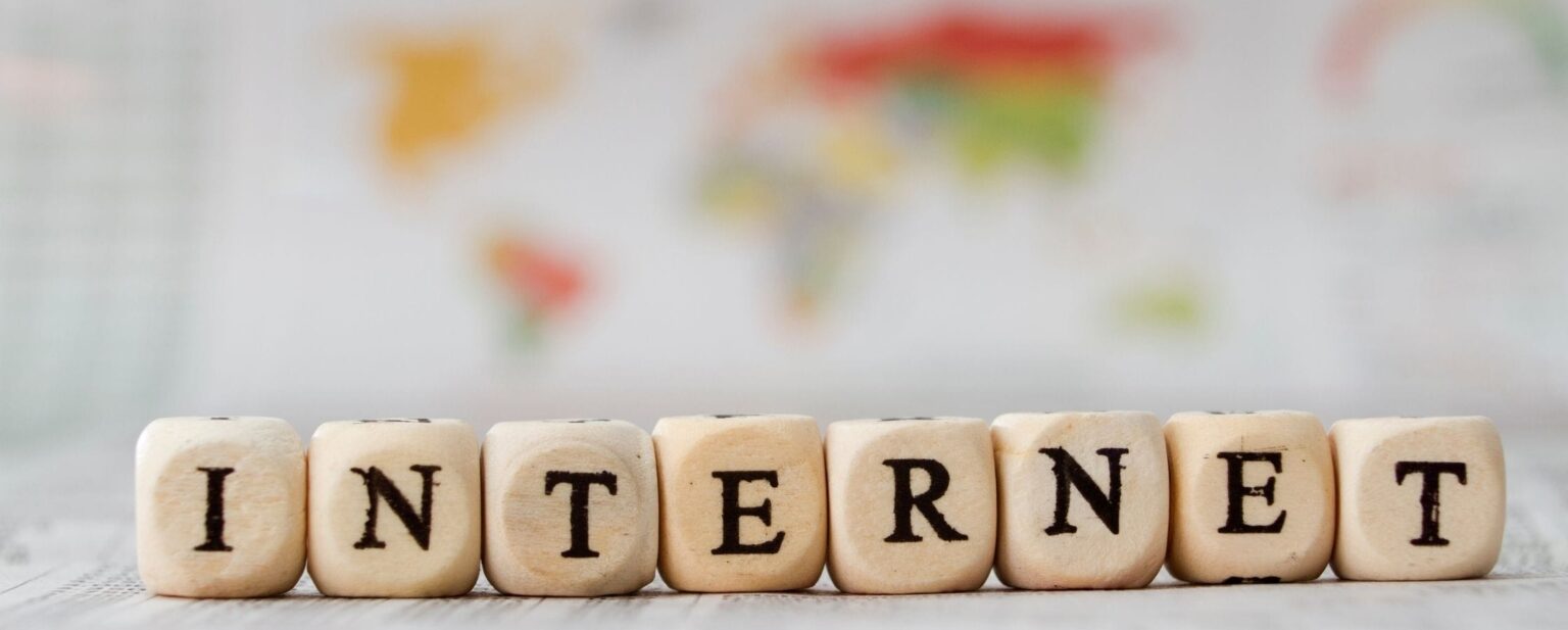 Living Without the Internet – Is It Really Possible in 2025?